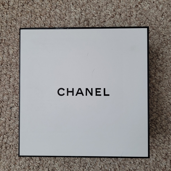 CHANEL | Design | Chanel Gift Box | Poshmark